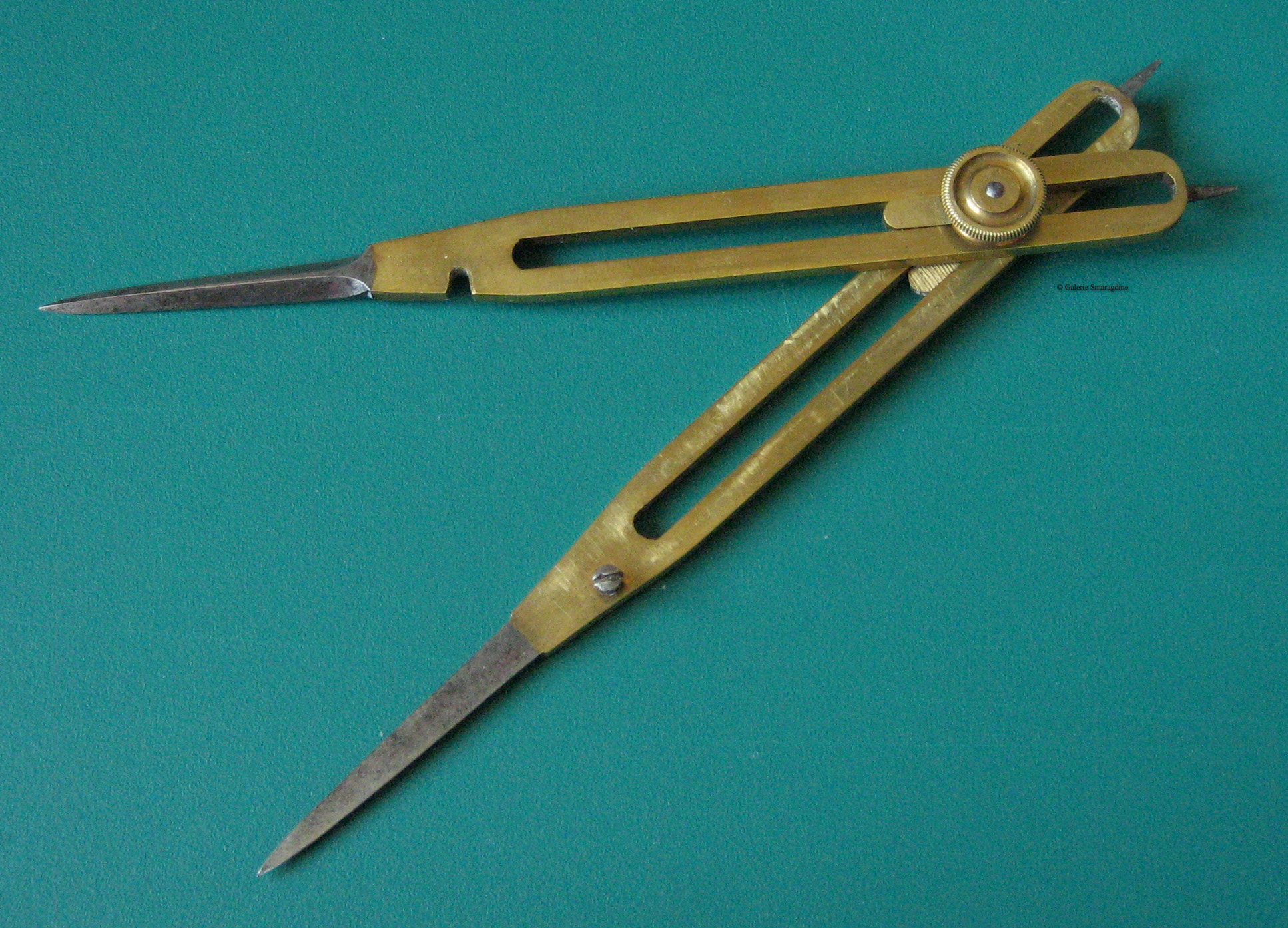 Diviseur proportionnel, compas d’or | Galerie Smaragdine